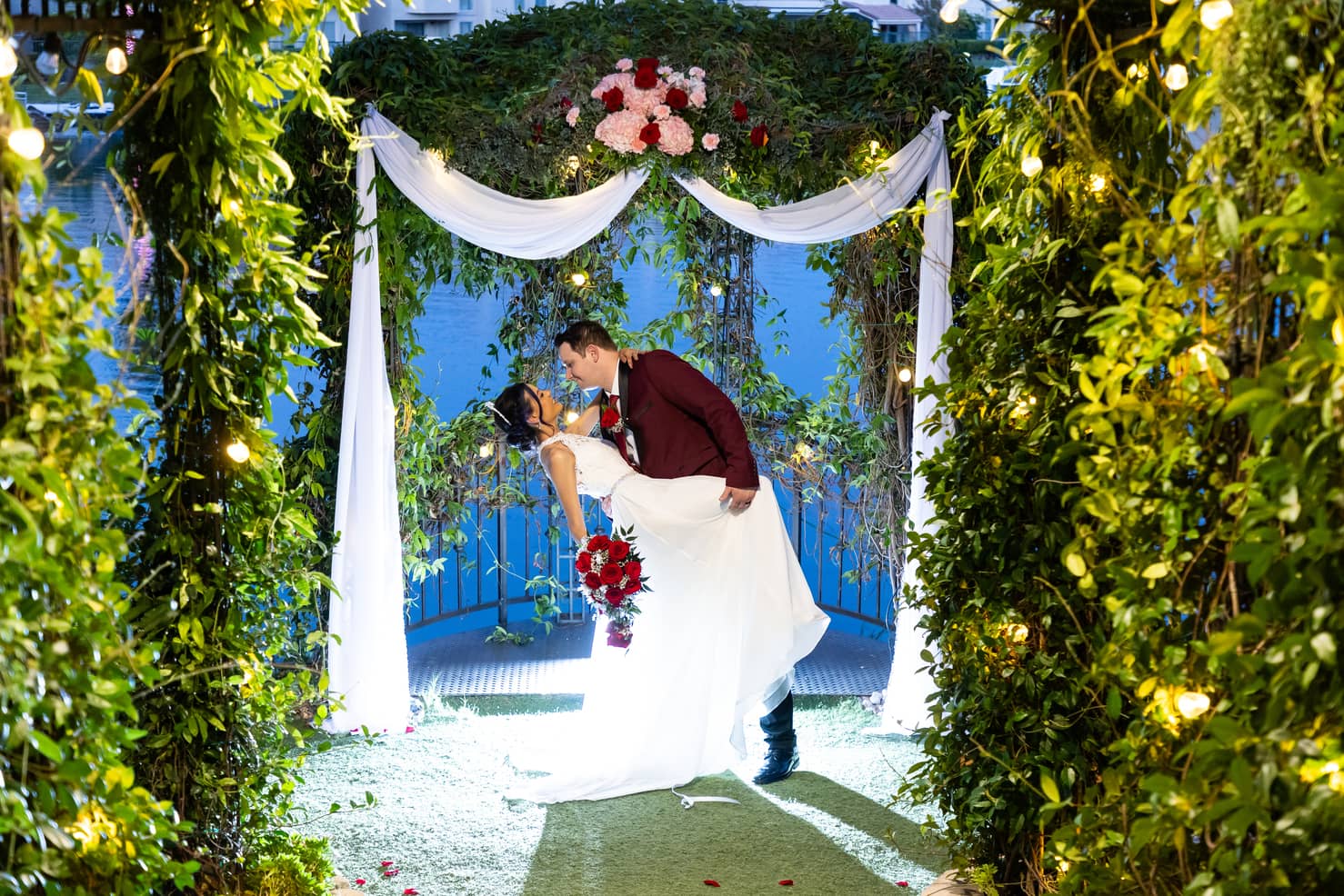 Lake Wedding Packages: Lakeside Weddings in Las Vegas